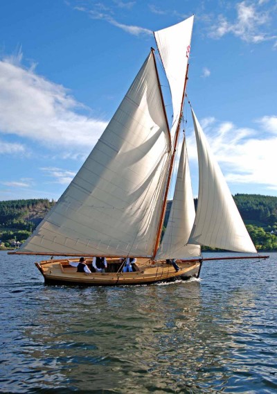 Gaff Rig – Saddle issues – Classic Sailor